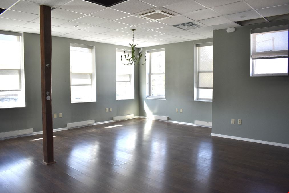Prime Second Level Office Space at Corner of 75th & Wornall - 404 W 75th St, Kansas City, MO 64114