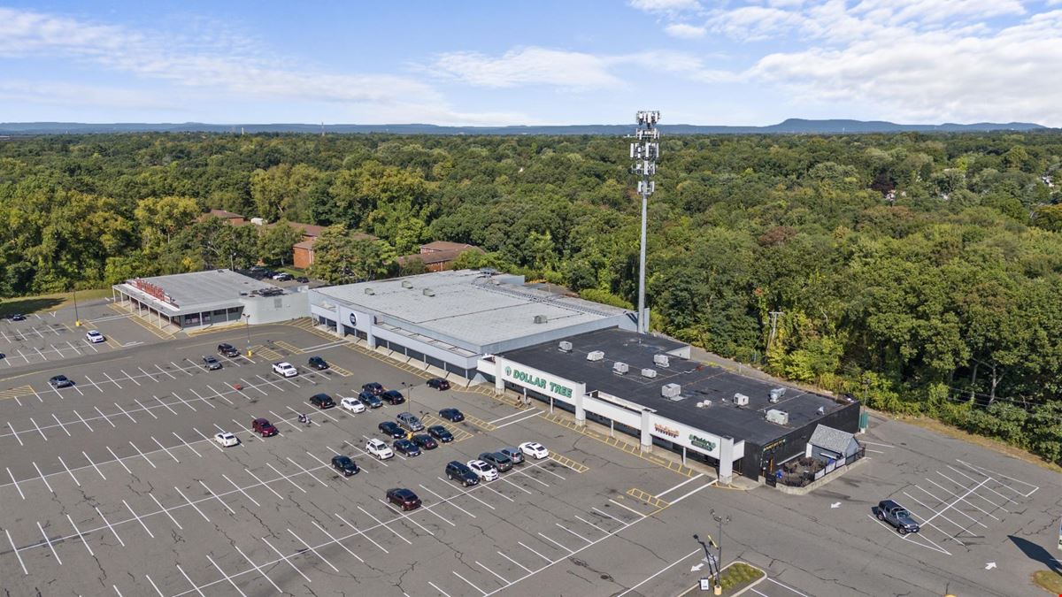 Pizza Restaurant Connected to Popular Bar in a Busy Plaza - 1060 ...