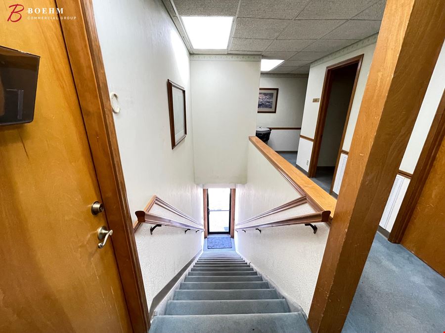 Cully Plaza Executive Office Suites - 204 Cully Dr, Kerrville, TX 78028