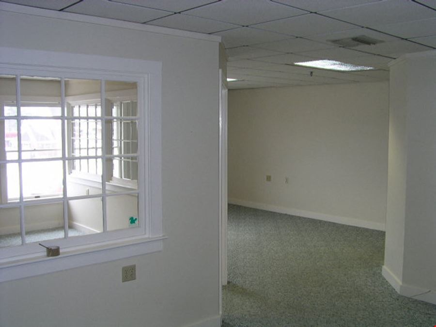 Gallery bldg. front facing office - 276 Newport Rd #214, New London, NH ...