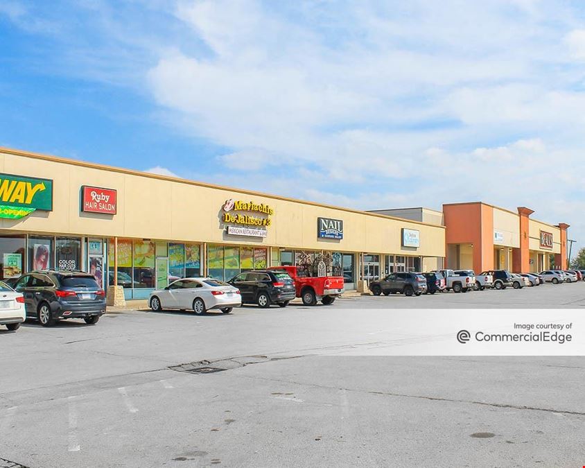 Taylor Plaza Shopping Center - 3115 North Main Street, Taylor, TX 76574