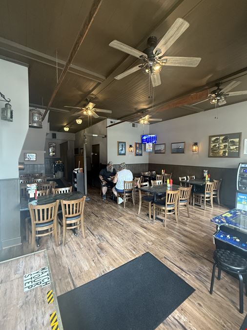 Gar's Lounge - 142 North Water Street, Marine City, MI 48039