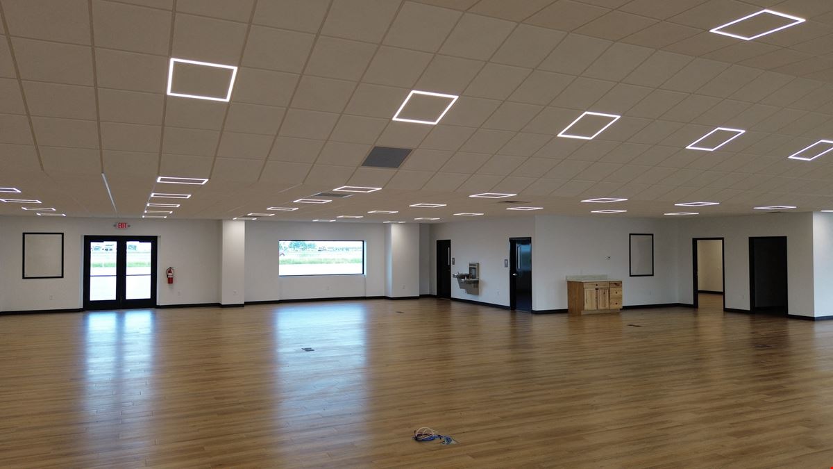 9,600 SF Retail/Office Building Off I-55 - 3141 E Outer Rd, Scott City ...