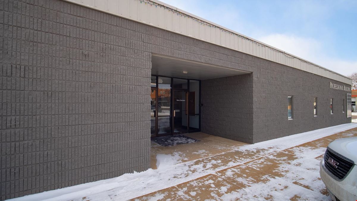 Professional Office Building - 100 2nd St SE, Stewartville, MN 55976