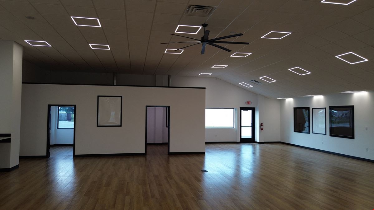 9,600 SF Retail/Office Building Off I-55 - 3141 E Outer Rd, Scott City ...
