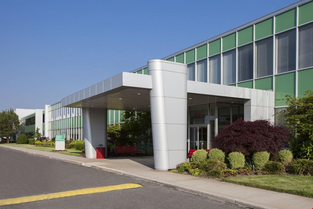 Sunrise Business Center - 3500 Sunrise Highway, Great River, NY 11739