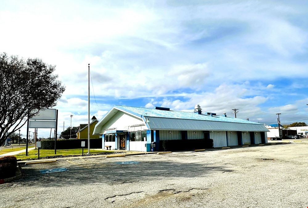 Walnut Plaza - 3317 W Walnut St, Garland, TX 75042