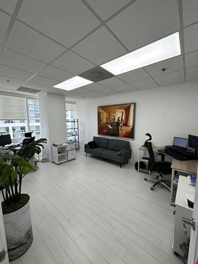 800 Brickell Building - 800 Brickell Avenue, Miami, FL 33131